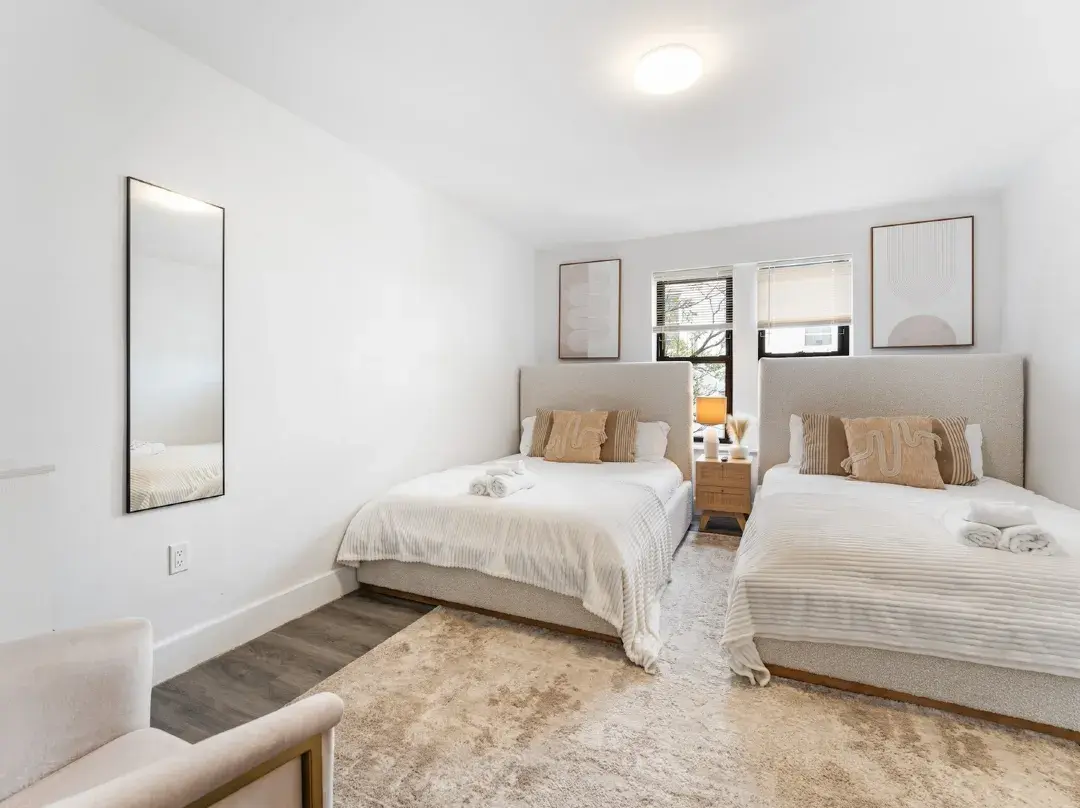 Spacious Living Areas And Smart Amenities - Cozy Chic Escape - Staten Island