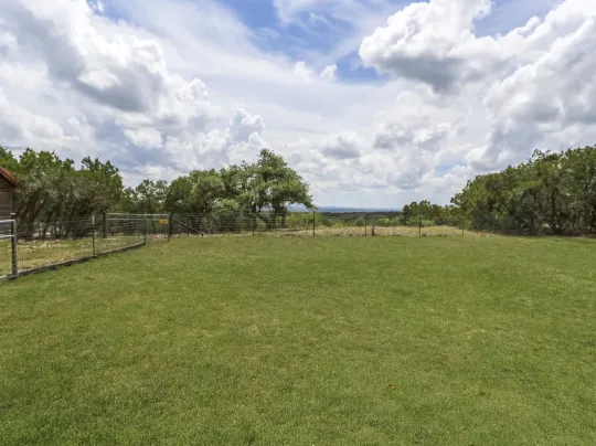 Tranquil Nature Retreat And Panoramic Views - Charming Log Cabin - Dripping Springs, TX