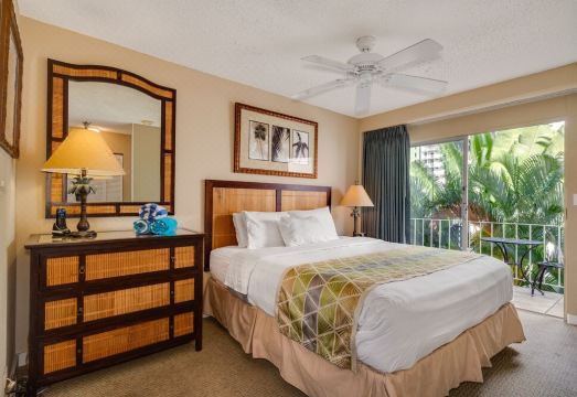 Superb location 1 Bedroom Cabana Suite - Sleeps 4, Full Kitchen & Lanai ...