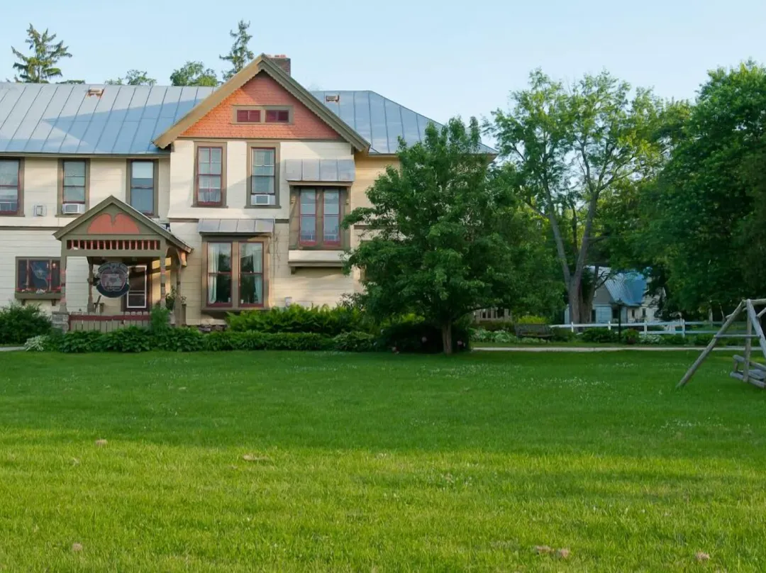 Apple Tree Lane Bed & Breakfast - Wisconsin