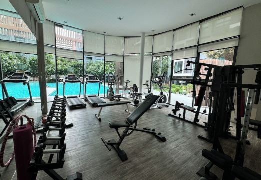 Condo pool gym wifi big shopping mall boat train bus 5 min by walk ...