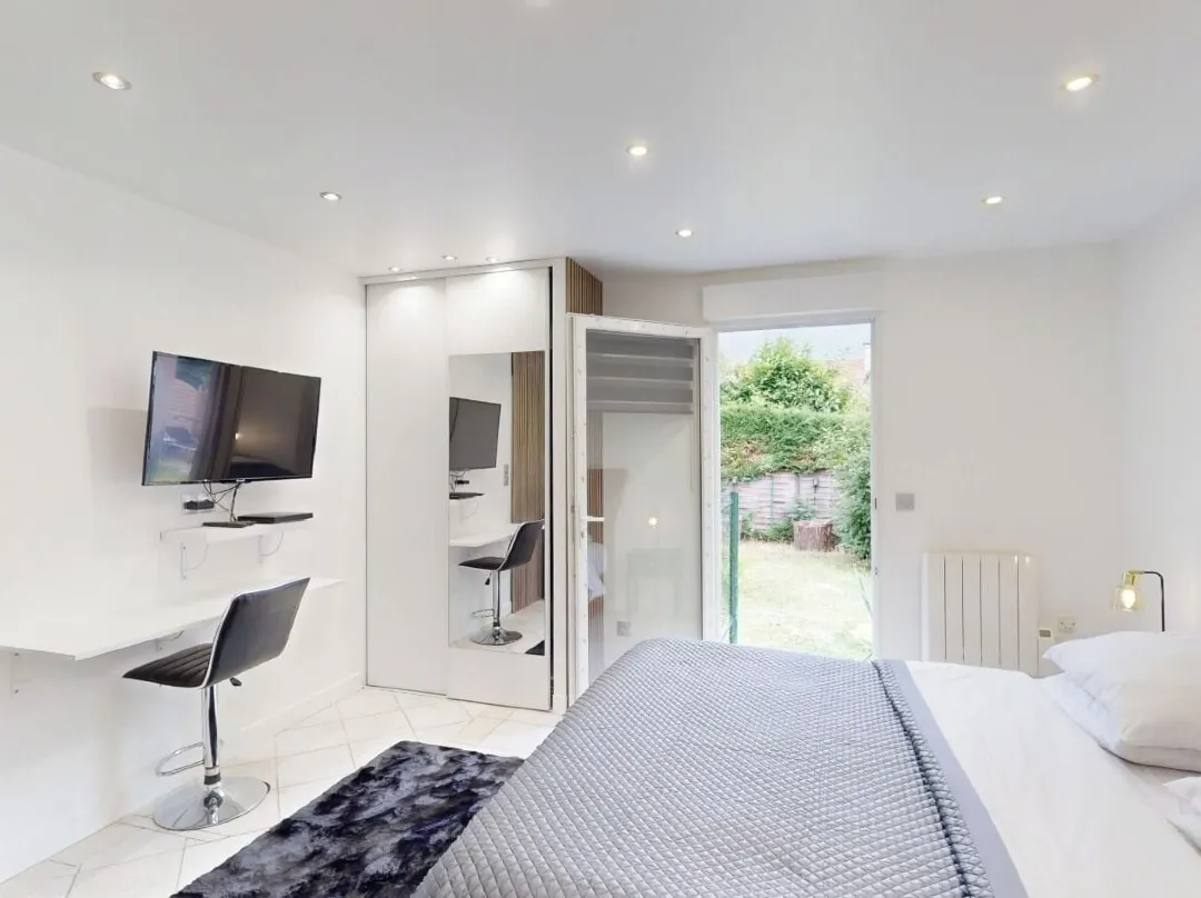 Kimia Suite Room - Cergy