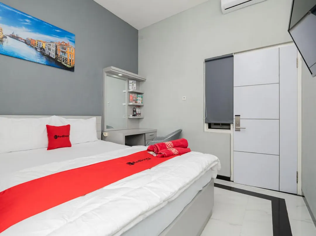 Reddoorz Plus Near Politeknik Negeri Malang - Malang