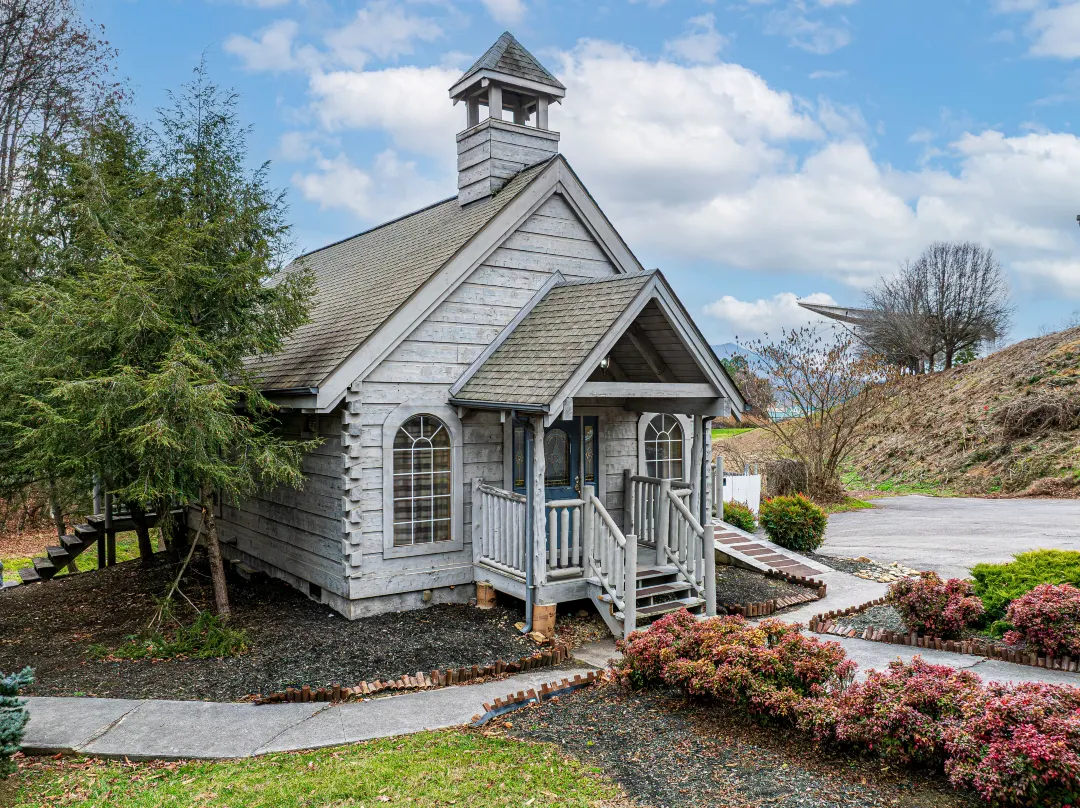 Hot Tub And Resort Pool - Luxurious Mountain Escape - Gatlinburg, TN