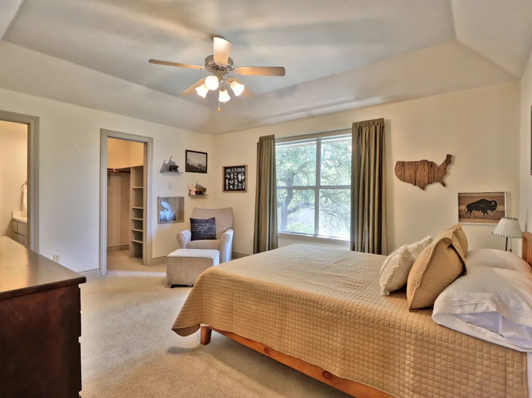 Elegant Oasis With Pool And Game Room - Stunning Retreat - Driftwood, TX