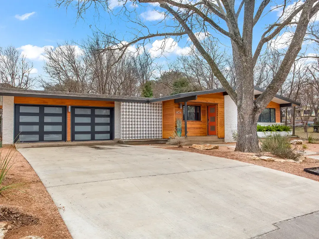 Modern Retreat - Open Floorplan, Firepit, Game Room - Fredericksburg, TX