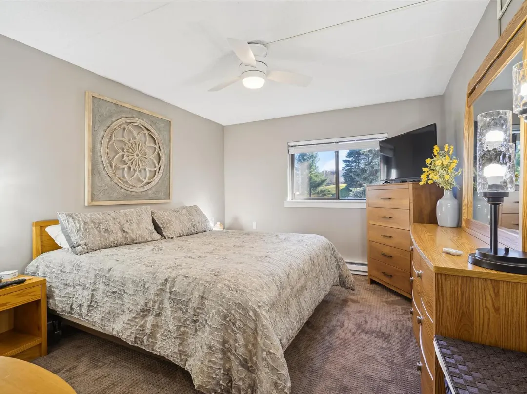 Modern Kitchen And Access To Outdoor Pool - Stunning Mountain Getaway - Killington, VT