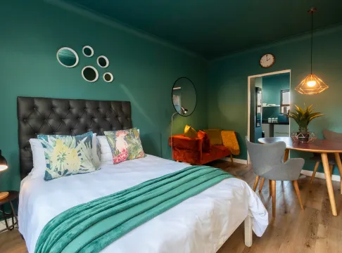 Indulge In An Urban Oasis At Green Point's Snug - Kapstaden