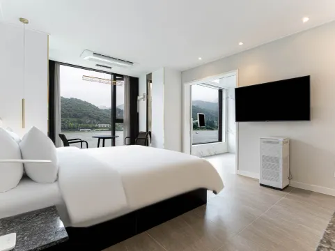 Yangpyeong The Amber Hotel - 화도읍