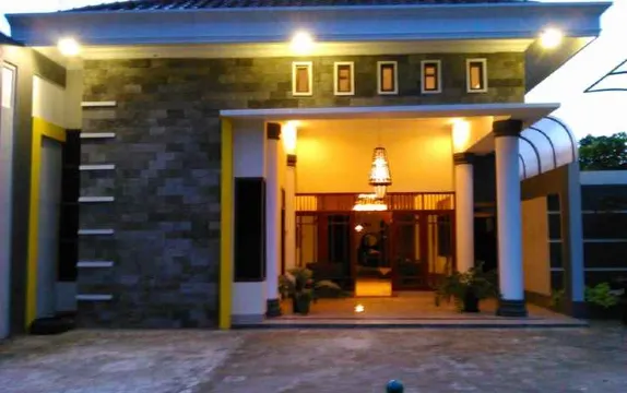 Griya Putri Dewi Guesthouse - Yogyakarta