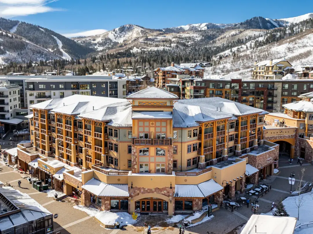 Private Patio And Year-round Outdoor Pool - Charming Retreat - Snowbird, UT