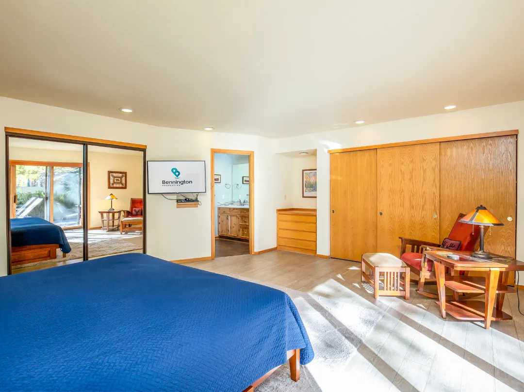 Charming Retreat With Golf Course Views And Entertainment Options - Cozy Escape - Sunriver, OR