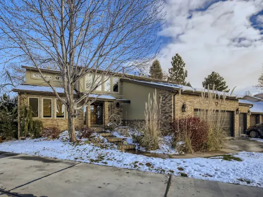 Private Garden Suite With Cozy Fireplace - Charming Colorado-themed Oasis - Broomfield, CO
