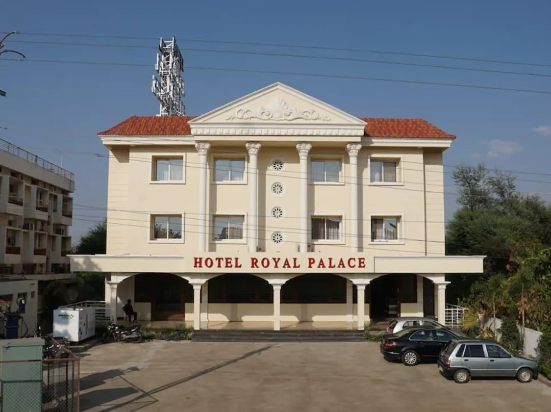 Hotel Royal Palace - Karad
