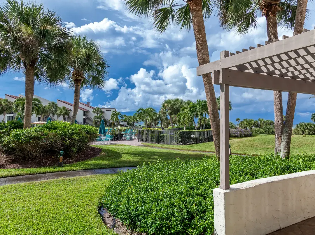 Seaside Bliss - Beachfront Retreat With Hot Tub & Grill - Sarasota, FL