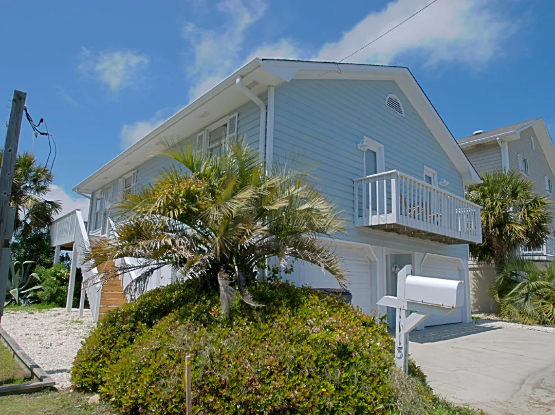 Canal Front Home With Multiple Decks And Boat Dock - Scenic Oasis - Carolina Beach, NC