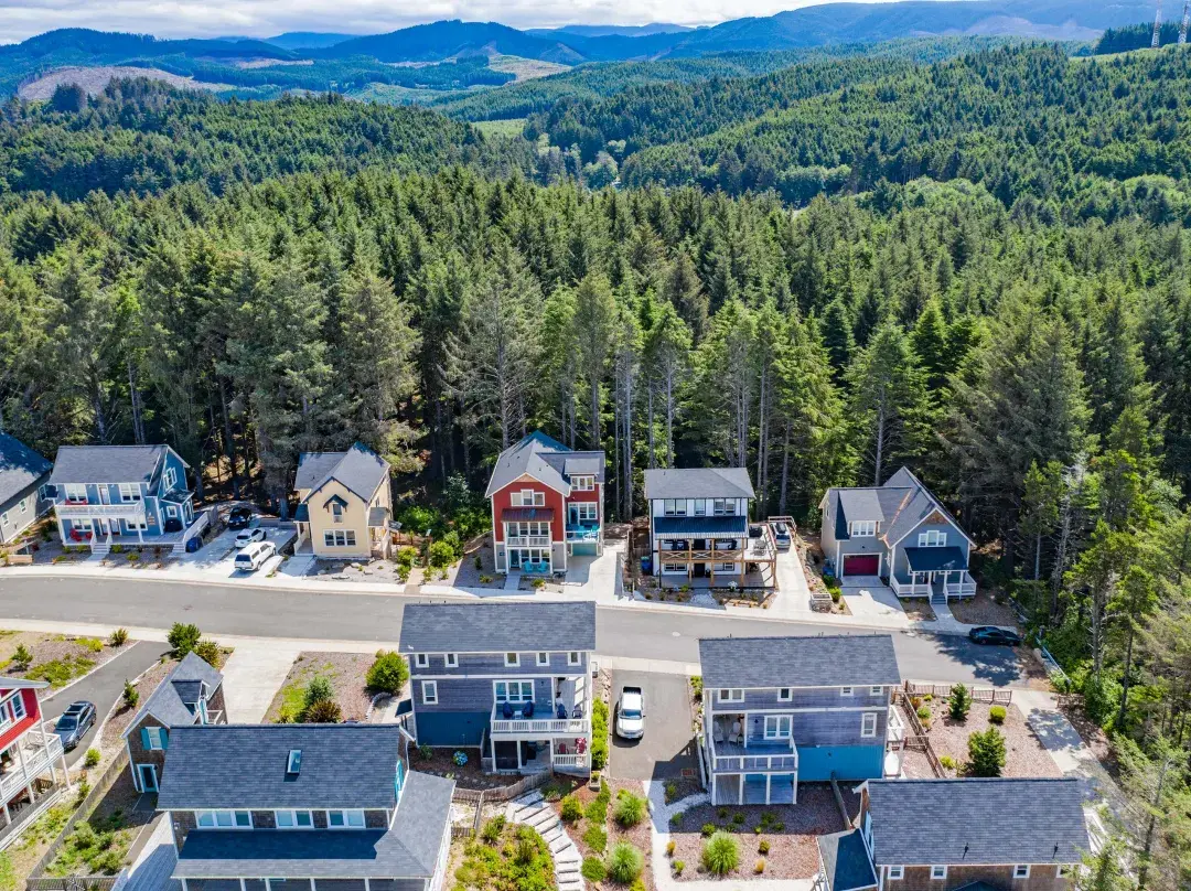 Ocean And Forest Views With Hot Tub - Elegant Beach Haven - Lincoln City