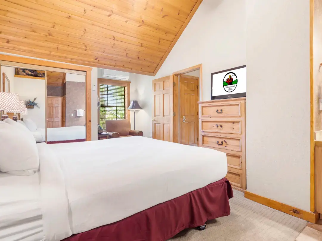 Cozy Fireplace And Screened-in Balcony - Refined Cedar Log Cabin - Branson, MO