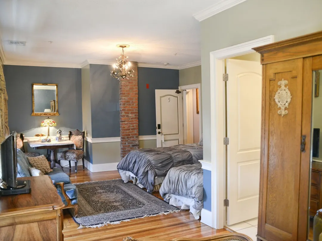 Naomi's Inn Bed & Breakfast - Massachusetts