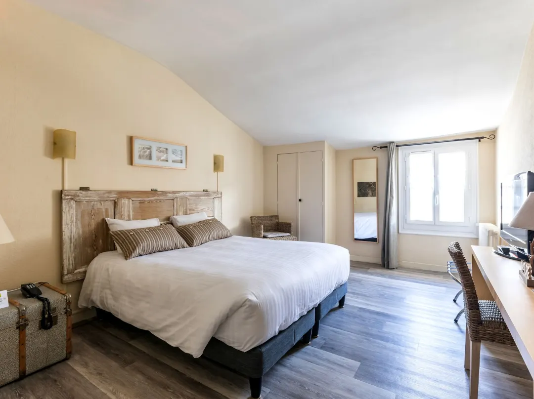 Logis Hôtel Lafayette "Accueil Vélo" - Rochefort