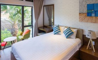 A hidden oasis villa along a narrow path 50 paces from white sand beach ...