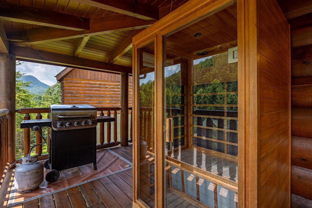 Moosebehaving - Two Bedroom Cabin - Townsend, TN