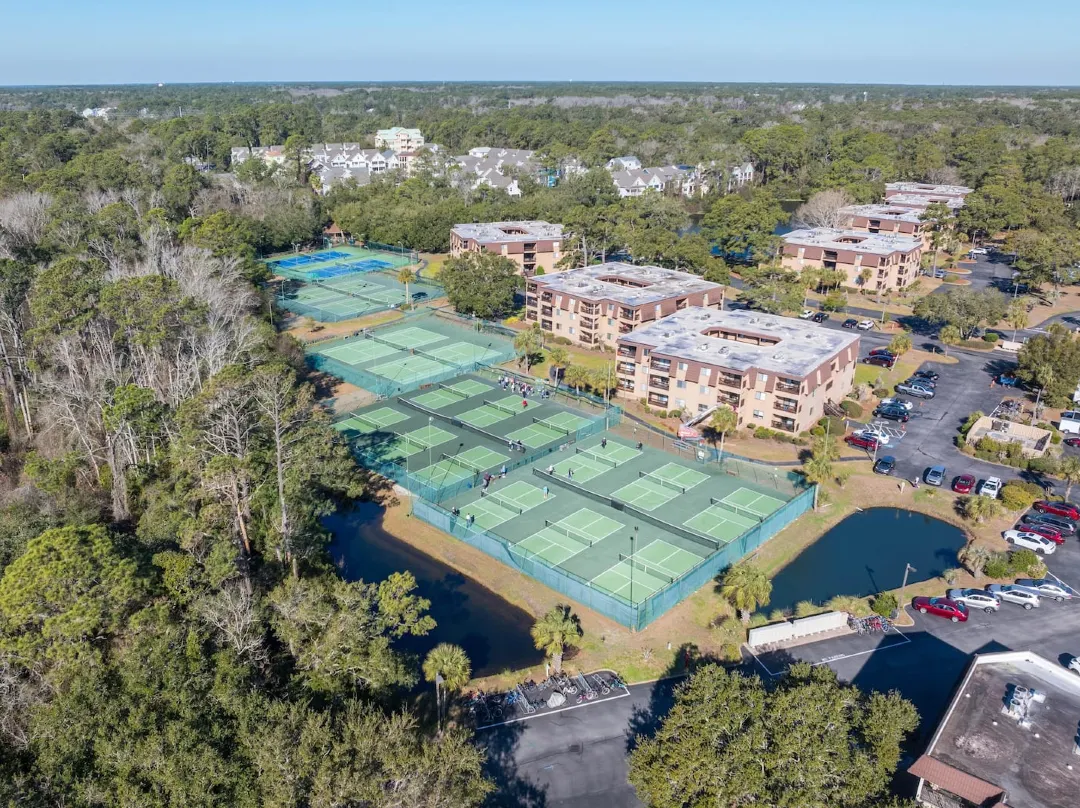 Ocean Sounds And Serene Balcony Experience - Romantic Escape - Hilton Head Island