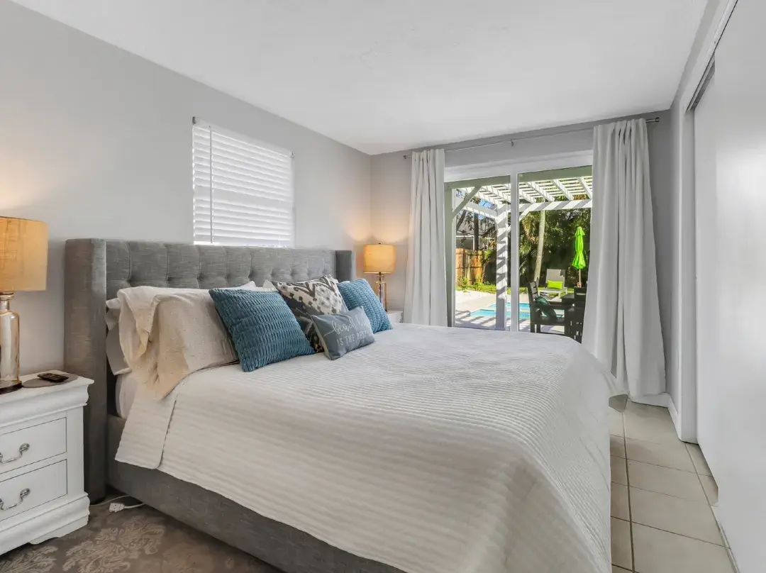 Heated Salt Water Pool And Screened Porch - Charming Coastal Oasis - Bonita Springs, FL