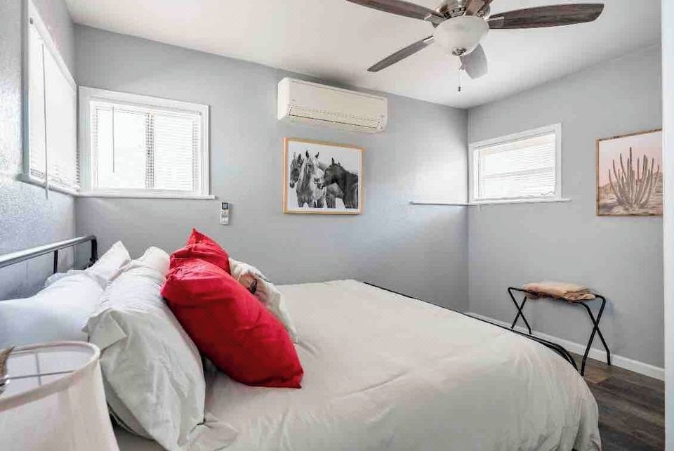 Vibrant Cowgirl Hideaway - Rodeo Themed, Fire Pit & 1/2 mile walk to ...