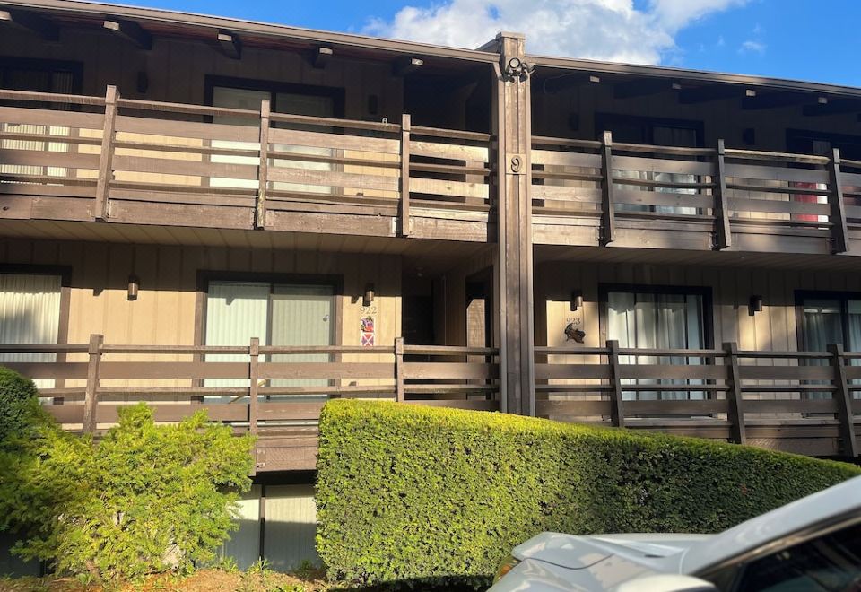 Nice quiet condo up on a top mountain beautiful views and driving up ...