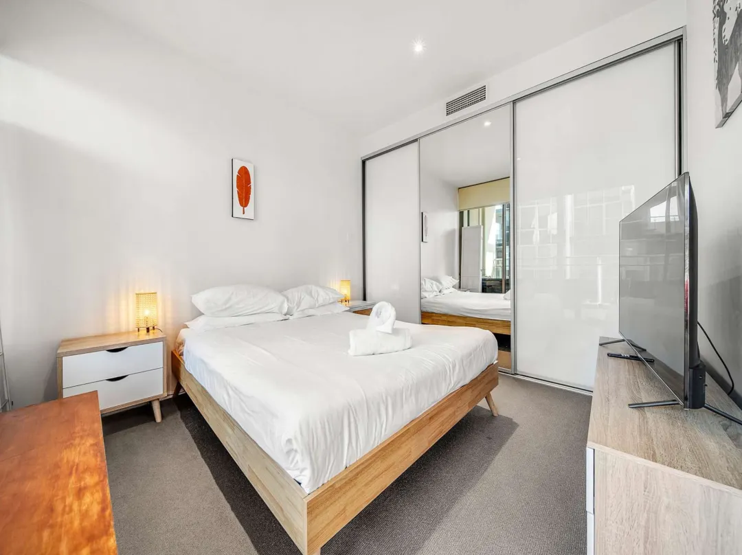 Canberra Lakefront 2-bed With Pool, - Canberra