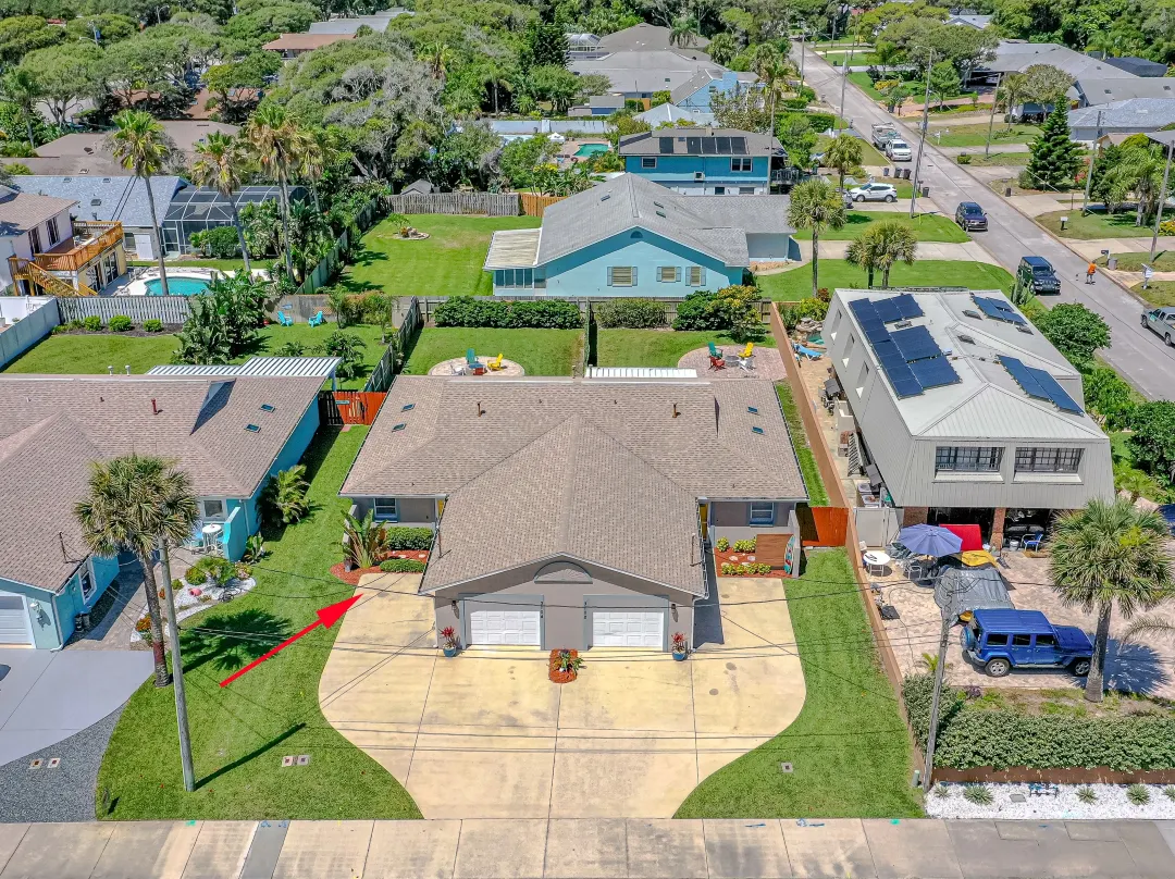 Dog Friendly Home W/private Fenced Yard, Garage & Fire Pit. Steps To The Beach! - New Smyrna Beach, FL