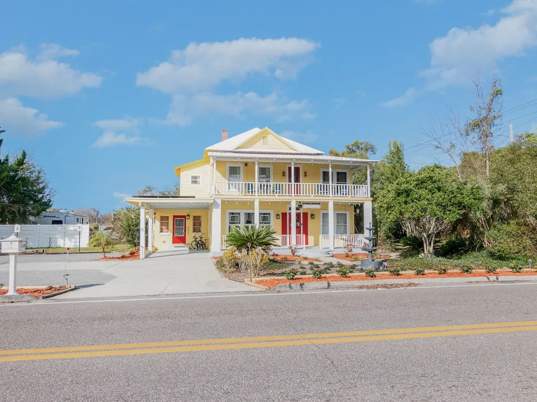 The Wayward Traveler's Inn - Titusville, FL