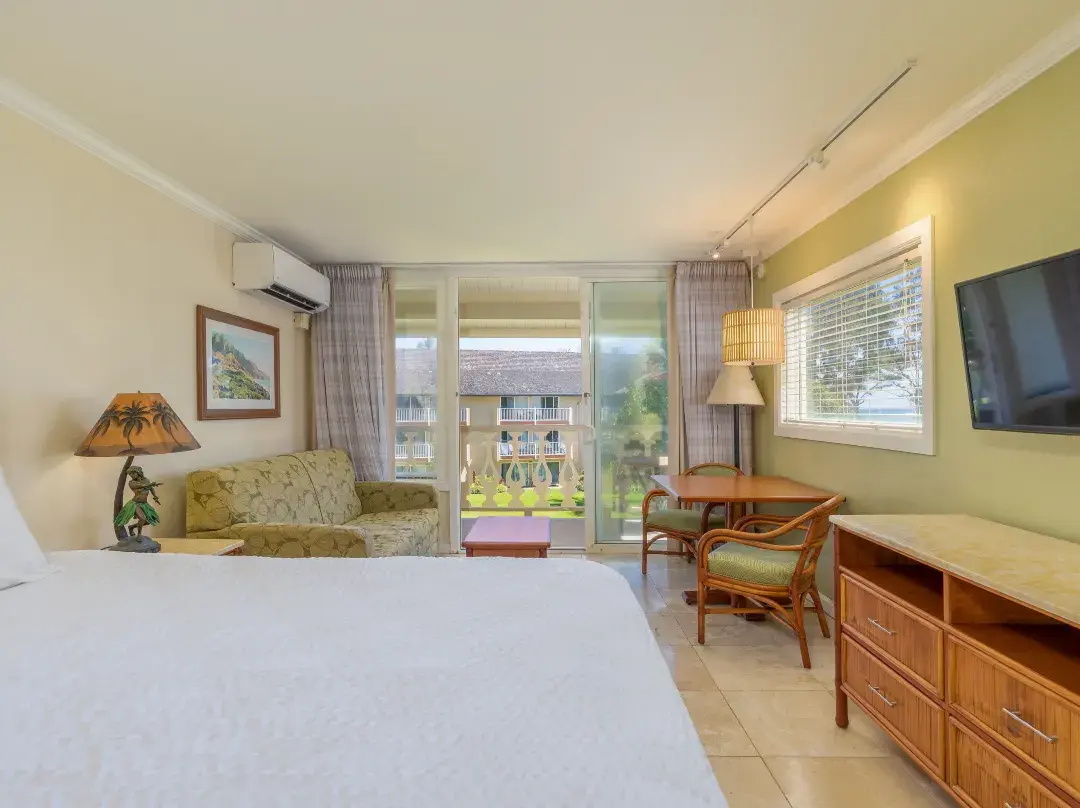 Direct Ocean Views And Poolside Amenities - Charming Hawaiian Retreat - 카우아이