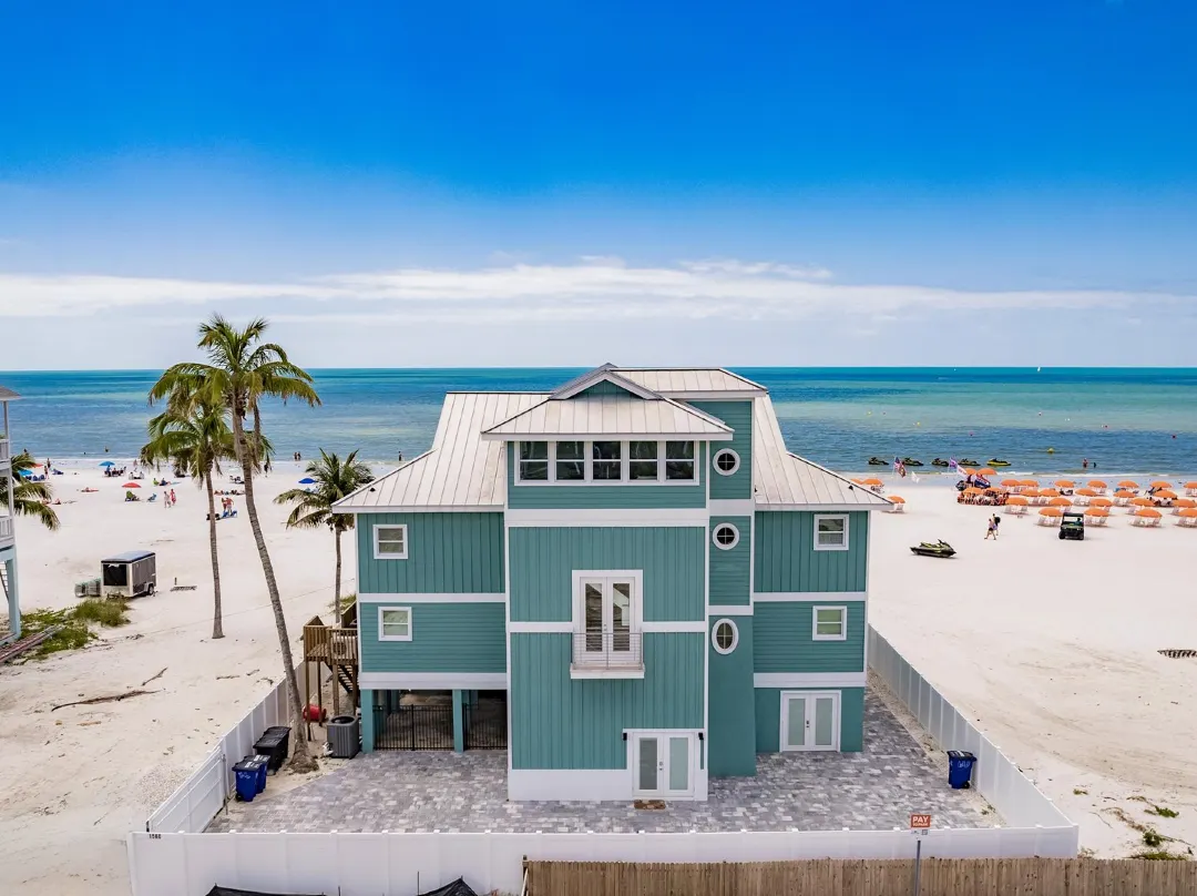 Breathtaking Ocean Views And Spacious Deck - Exquisite Beachfront Retreat - Fort Myers Beach, FL