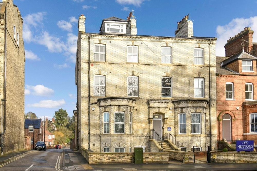 Windmill Apartment – Carlton & Co Apartments *Free Parking - York