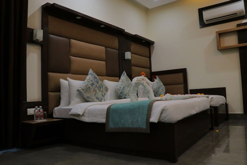 Hotel Clarks Inn Express Bharatpur - Bharatpur
