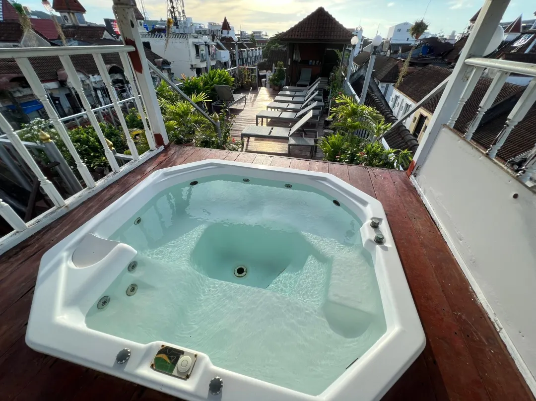 Aquarius Gay Guesthouse & Sauna - Phuket