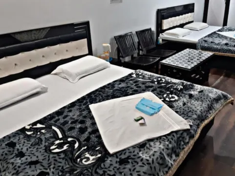 Goroomgo Madhu Palace Katra - Katra