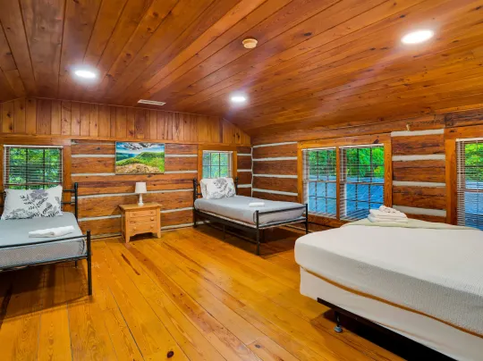 Scenic River Access And Cozy Firepit Experience - Charming Log Cabin - Chattanooga, TN