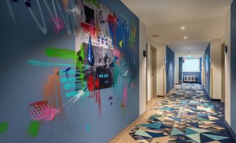 Holiday Inn - the niu, RIDGE HALLE CENTRAL STATION by IHG (Halle), Giá ...