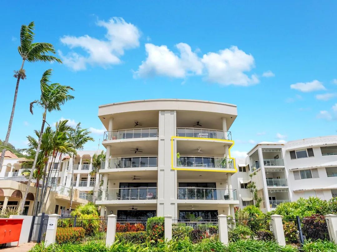 Beachfront 3-bed With Pool & Stunning Ocean Views - Trinity Beach