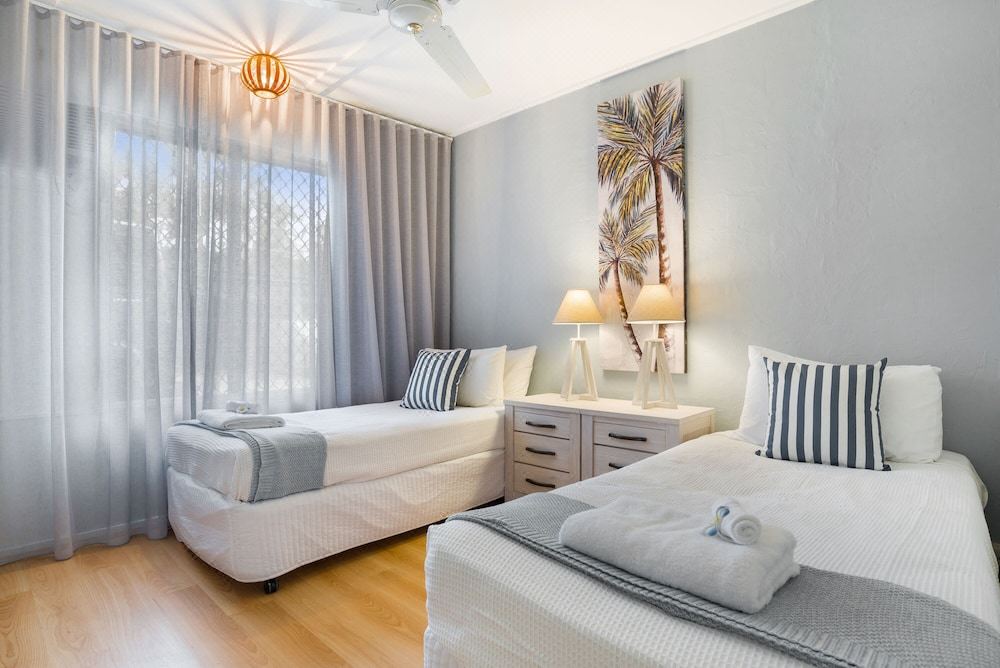 Rare! Modern Unit With Private Fenced Garden Close To The Beach Pc4 - Palm Cove