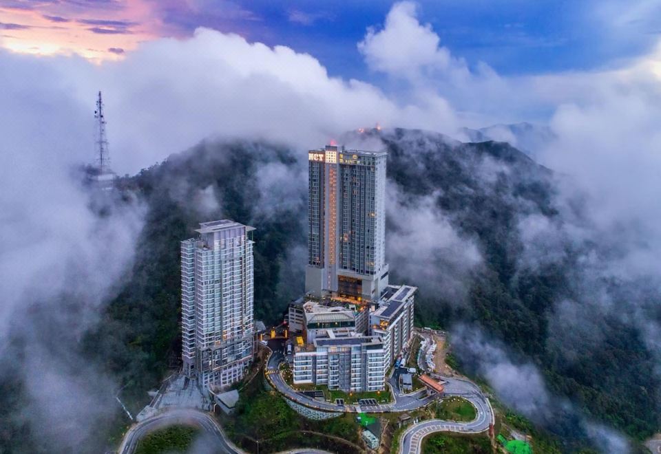 Genting Hilltop Ion Delemen 3 adult with king Bed (Genting Highlands ...