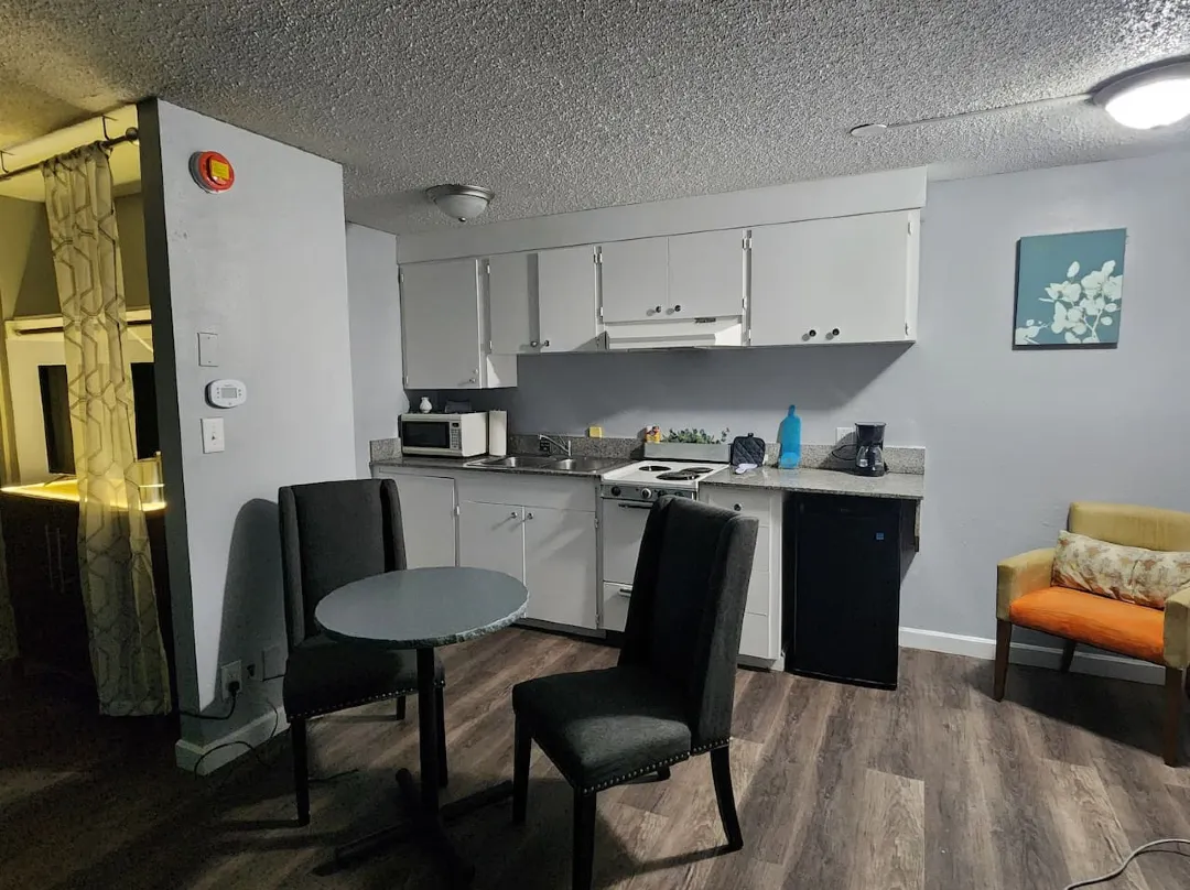 Cozy Haven - Naval Bases, Food, Shopping, Full Kitchen - Bremerton, WA