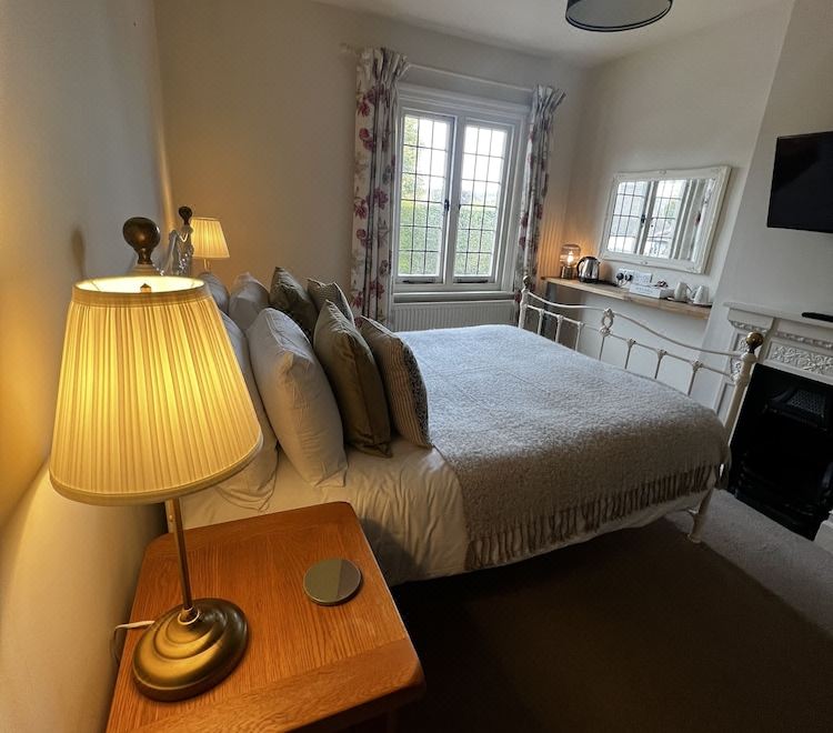 White Hart, Holybourne: Latest Price & Reviews 2024