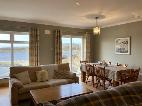 Cozy Waterside Retreat Ballyvaughan 3 - County Clare