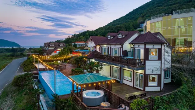 Namhae Harbor Cruise Resort Pool Villa - Yeosu-si