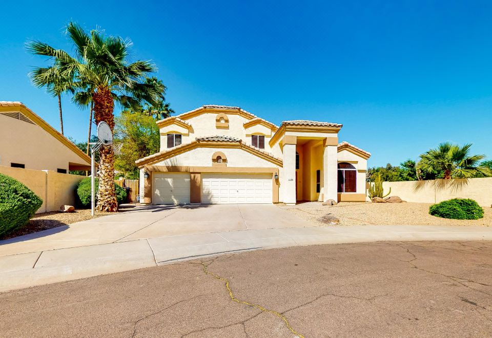 Lake in the Desert, Avondale - 2026 Prices & Reviews | Trip.com