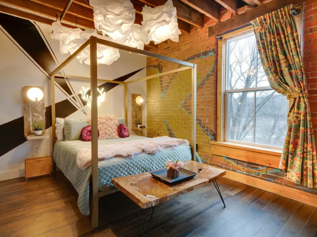 Saltwater Dipping Pool, Sky Deck And Exclusive Speakeasy - Vibrant Oasis - Nashville, TN